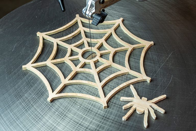 What is a Scroll Saw Used For? 10 Awesome Examples - Home DIY Fun